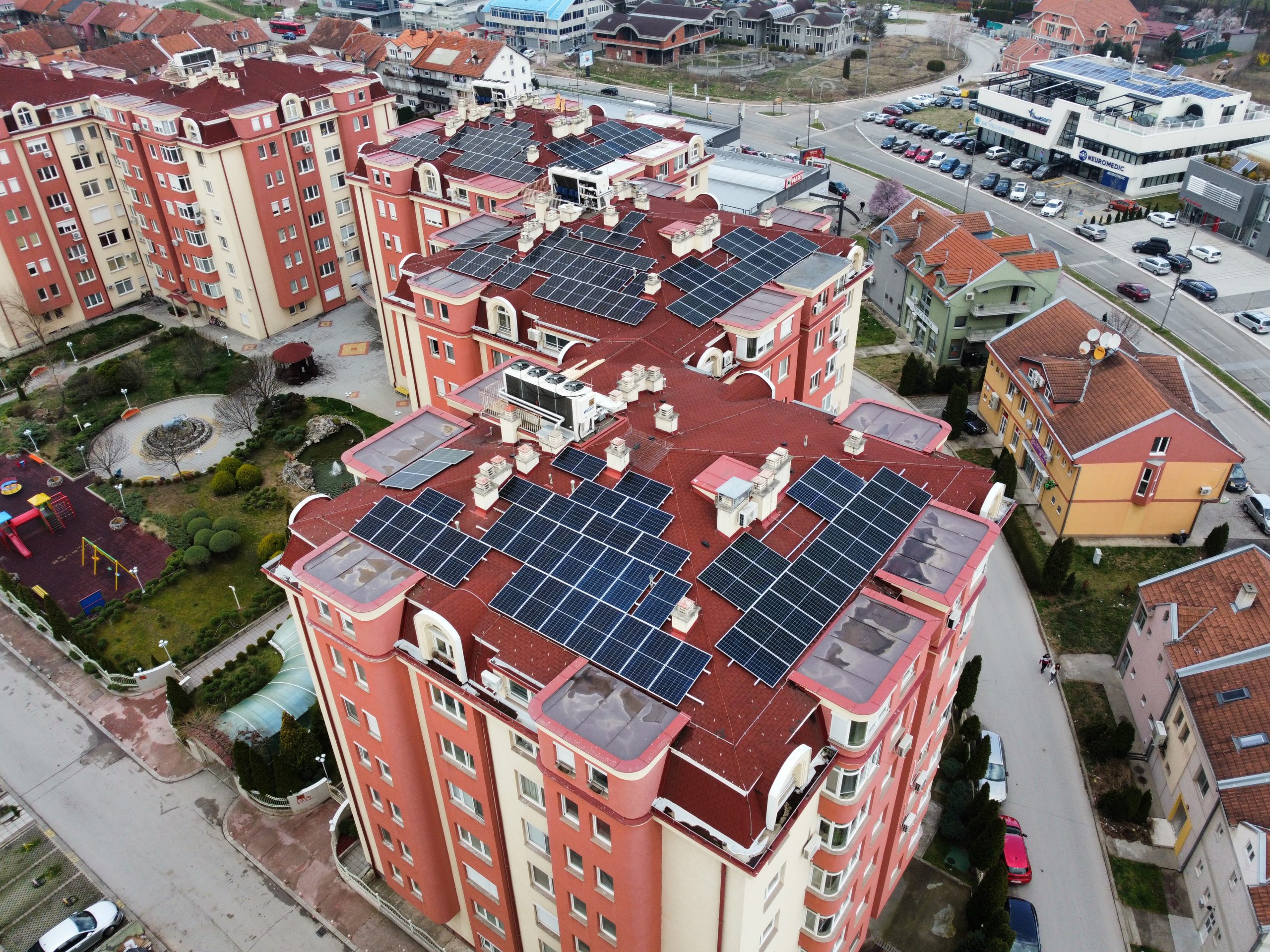 Instalirana prva fotonaponska solarna elektrana u stambenoj zajednici u ...